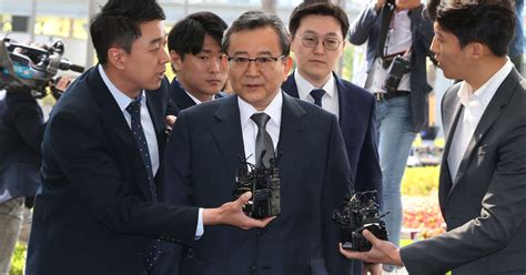 고소장 표지만 위조한 검사 유죄받았다 그럼 출금서류 조작은
