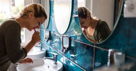 Should You Rinse Your Mouth After Brushing The Orthodontists