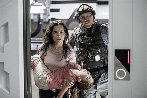 Elysium Nuevas Fotos Primer Trailer Poster y Descripción de los Personajes Latinos