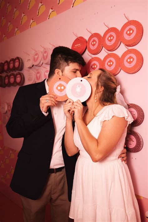 Spontaneous Austin Couple Whips Up Ice Cream Themed Elopement On Leap