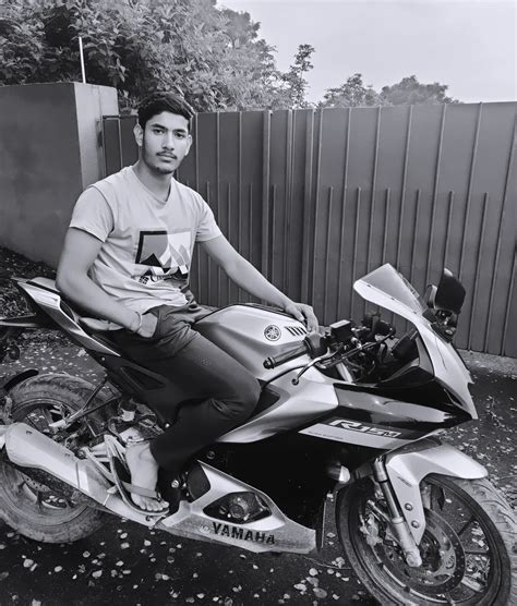 Akash Yadav 🖤🖤 Instagram