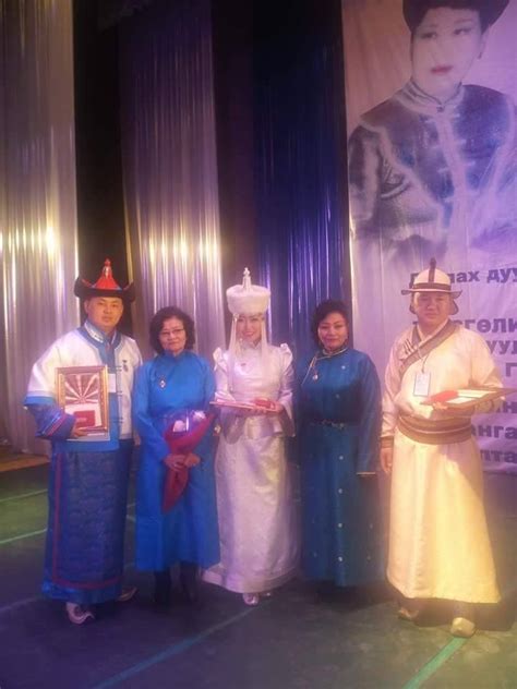 Дуучин Б Энх Амар Миний хайрт багш Ц Үенч дуучин болох их замд минь хил тавьж өгсөн буянтан