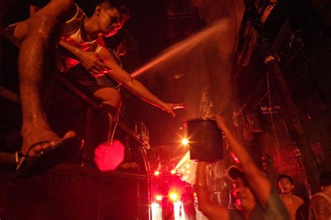 2 Patay Sa 7 Oras Na Sunog Sa Mandaluyong Abs Cbn News