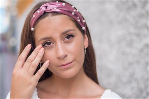 هل تعتنين بمنطقة حول العين؟ إليك الدليل الشامل الكونسلتو