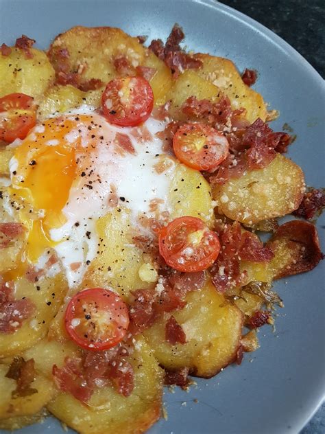 Cocina Basica y Fresca PATATAS AL PLATO CON HUEVO Y JAMÓN CBF