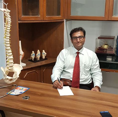 Dr Rajesh Bhalla