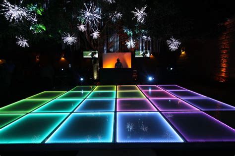 Pista De Baile Iluminada Con Copos De Nieve En El Fondo Ideas Para