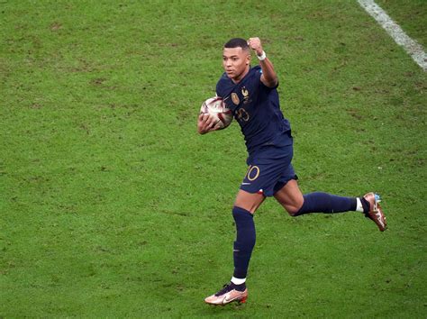 【w杯】エムバペ56年ぶり2人目の決勝戦ハットトリック 8ゴールで得点王輝く カタール2022写真ニュース 日刊スポーツ