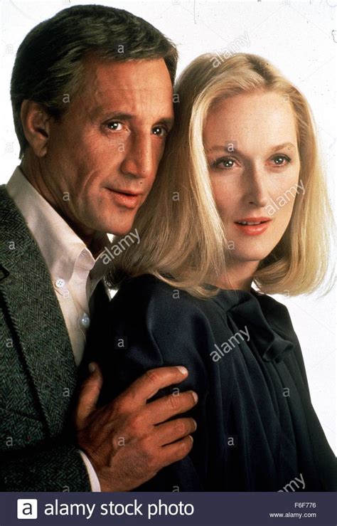 Pin By Teresa Levy On Filmes De Meryl Meryl Streep Still Of The Night Roy Scheider