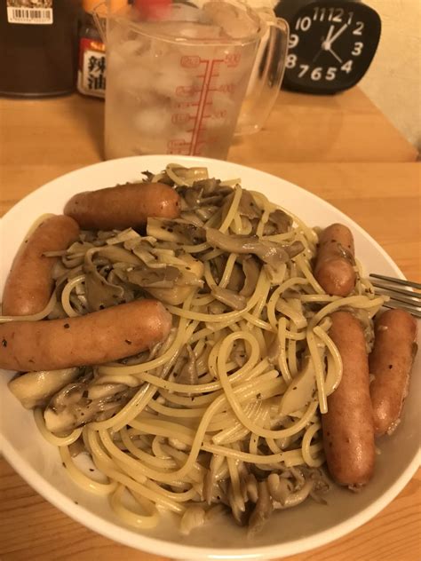 はまやん On Twitter 晩飯、スパゲティ・アッラ・ブーロミュンヘン風、うまい水道水。 塩気はバターとコンソメだけ、あと