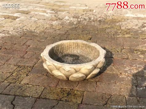 汉白玉莲花盆满雕工莲花瓣全品包老保存完整，尺寸：4315 石盆石槽 7788收藏