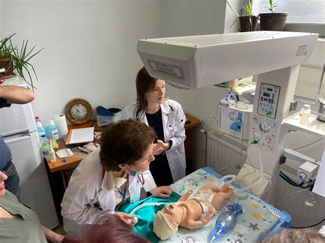 Organizohet pjesa praktike e trajnimit profesional nga lëmia e neonatologjisë për stafin