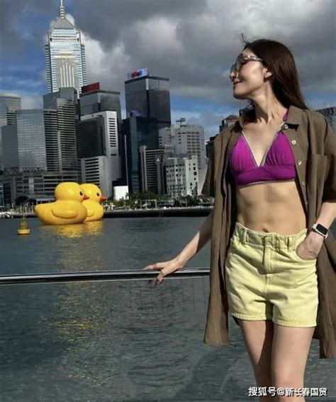 最美港姐李嘉欣近照曝光，52岁真实身材太惊人 👭人物 六度世界