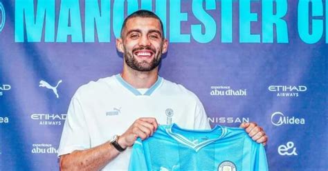 Habla 5 Idiomas Y Recibió La Orden Del Duque Branimir El Lado B De