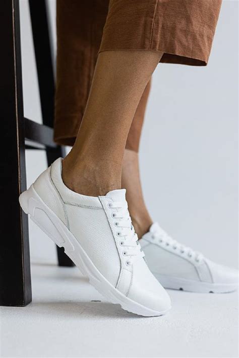 Шикарні жіночі кросівки — ціна 1600 грн у каталозі Кросівки Купити