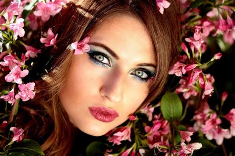 5 Natural Eye Makeup Tips For Elegant Cat Eyes