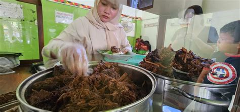Kuliner Akhir Pekan 10 Rekomendasi Nasi Krawu Khas Gresik Yang Enak