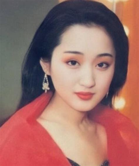 “甜歌皇后”杨钰莹找的哪位大佬？演唱会遭臧天朗勒索30万，一通电话就解决了