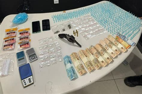 Pm Apreende Drogas Arma De Fogo E Menor Envolvido Com Tráfico De