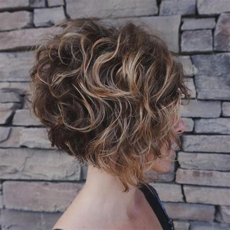 Inverted Bob For Loose Curls Bobhairstylestrends Short Curly Bob