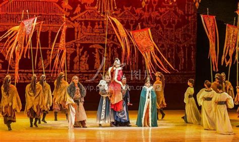 广西南宁：舞剧《昭君》惊艳上演 人民图片网