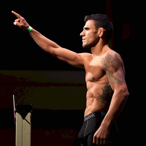 Download Rafael Dos Anjos Pointing To Audience Wallpaper
