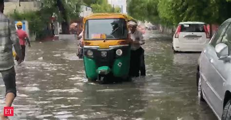 Delhi Traffic Delhi Gurgaon Police Issue Traffic Warning Amid