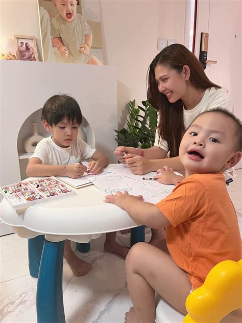 Làm mẹ ở tuổi sao nữ Vbiz bật khóc hối hận khi con trai bị chẩn đoán mắc chứng tự kỷ