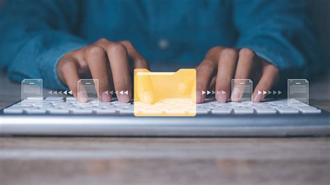 문서 관리 시스템 사업가 액세스 폴더 및 문서 아이콘 소프트웨어 효율적인 보관 및 회사 데이터를 위한 온라인 문서 데이터베이스 파일 검색 및 관리 가상현실에 대한 스톡 사진