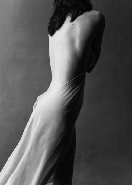 Naked young woman covering with wrap Pósters láminas cuadros y