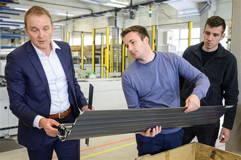 Fotoreportaža Roletarstvo Medle Z 10 Odstotno Rastjo Produktivnosti V Zadnjih Treh Letih