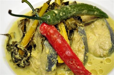 Gulai Lemak Ikan Tenggiri Dicampur Pucuk Ubi Kayu Memang Terangkat