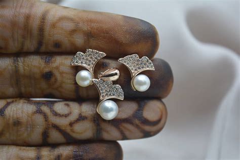 Floral Pearl Pendat Set Floral Pearl Pendat Set · Eternz