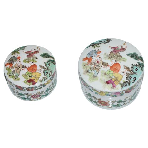 Set Of Two Fencai Porcelain Boxes Chinese Republic Era Marked For Sale