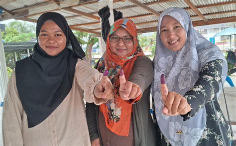 PRK Parlimen Kemaman 3 Pasangan Tentera Selesai Mengundi Awal Kosmo