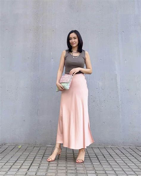 笹倉麻耶さんのインスタグラム写真 笹倉麻耶instagram 「やっと履いたピンクのルブタンと ピンクのスカート。 どちらも意味なく温存