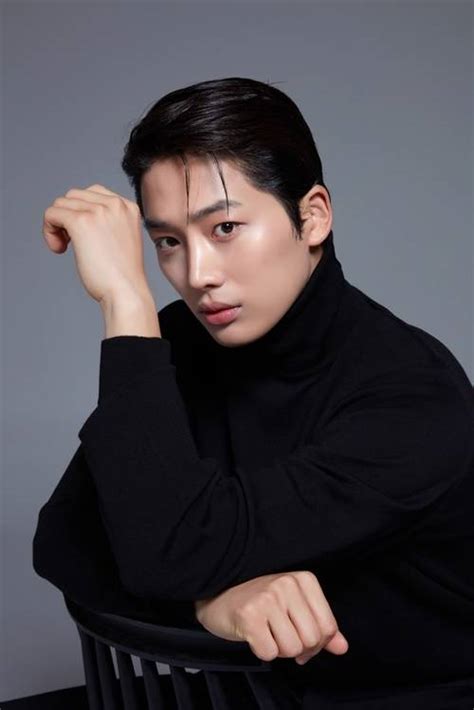 ‘솔로지옥 문세훈 전속계약 초록뱀이앤앰과 체결이찬원·김희재와 한솥밥공식