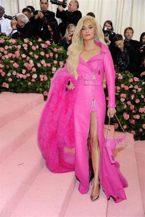 Barbiecore Pink Is The Color Of The Year Whats The Allure Vestidos Legais Fantasias