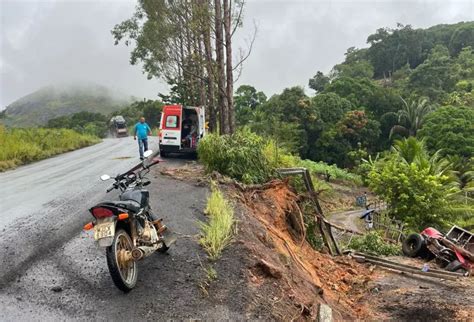 Capotamento de caminhão deixa idoso ferido na BR 101 em Joaquim Gomes