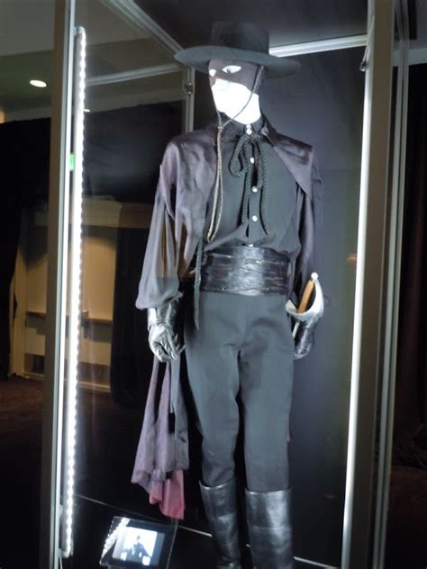 Guy Williams Zorro Tv Costumes From The 1950s On Display Zorro