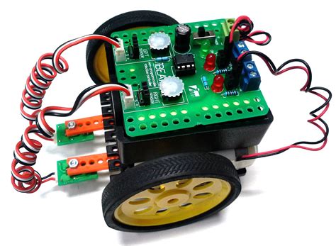 Inex Ibeam เป็นชุดประกอบหุ่นยนต์ที่ใช้วงจรอิเล็กทรอนิกส์พื้นฐานในการควบคุมการทำงาน โดยไม่มี