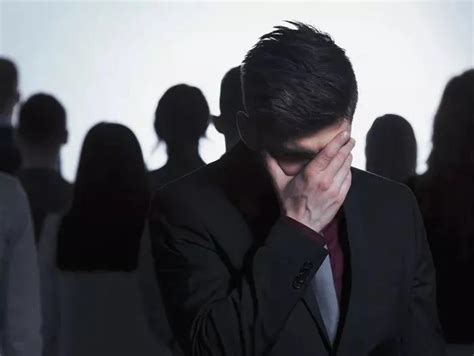 陈根：为 社交恐惧”赋予病名，逃避不如面对社交恐惧症社交病名新浪新闻