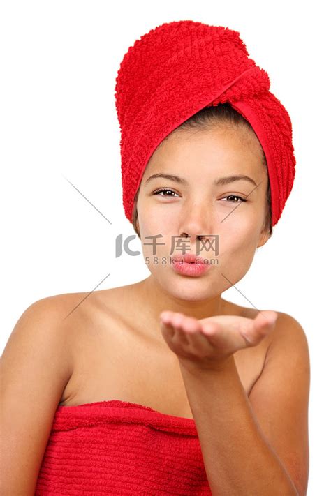 女人吹吻高清摄影大图 千库网