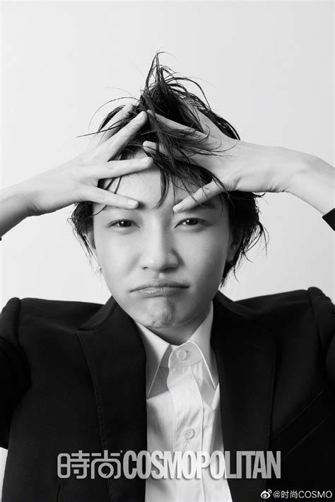 焦俊艳黑白写真显露中性美，灿烂笑容偏好纯粹简单 眼界，放眼世界