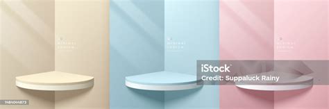 베이지색 파란색 분홍색 사실적인 3d 실린더 선반 연단이 창문 조명이 있는 코너 룸에 있습니다 무대 진열장 제품 전시 3d 벡터 렌더링 추상적인 기하학적 플랫폼 최소한의 벽