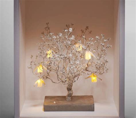 تصاویر مجسمه‌های کاغذی، آثاری سه بعدی در پیچش کلمات کجارو