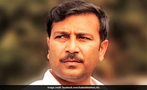 4 विधायकों संग राज्यपाल से मिलने राजभवन पहुंचे चंपई सोरेन Idtv