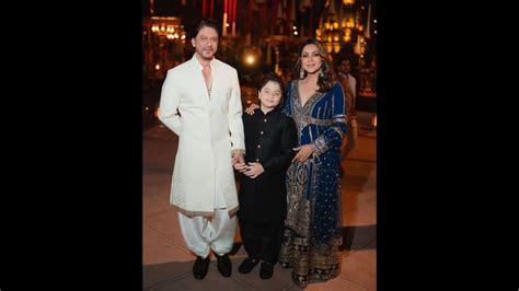 Shah Rukh Khan Gauri Dance On Veer Zaara Song At Anant Radhikas Pre