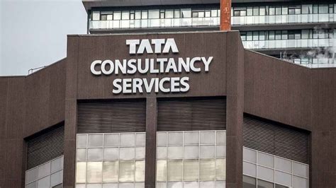 Big Announcement Tcs Promotes 1 Lakh Employees Plans To Hire 42000 Trainee In 2025