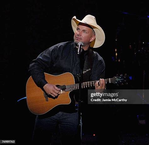 Garth Brooks Concert Photos And Premium High Res Pictures Getty Images